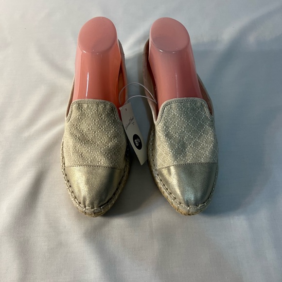 Universal Thread | Shoes | Universal Thread Multiple Sizes Color Cream ...